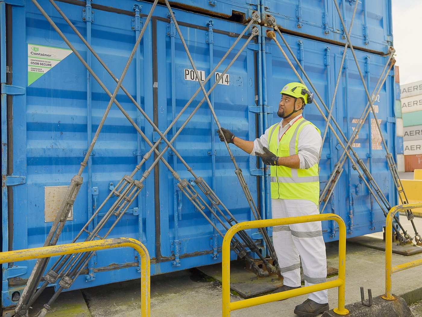 Freight handler and stevedore